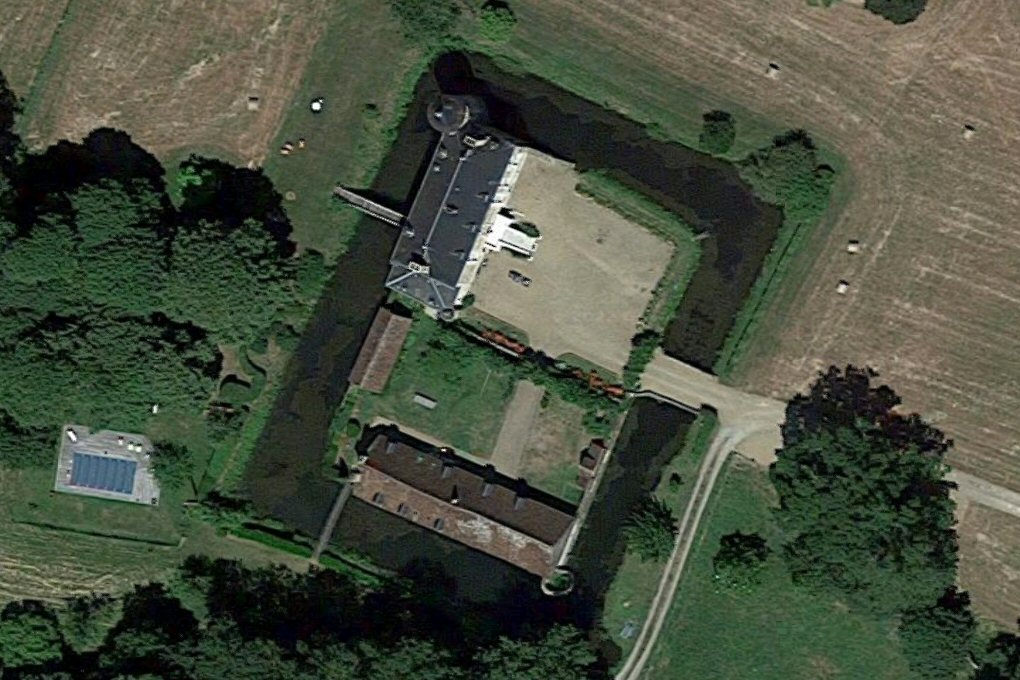 chateau de Chaussepot à Boursay, inscrit MH le 28 octobre 1991