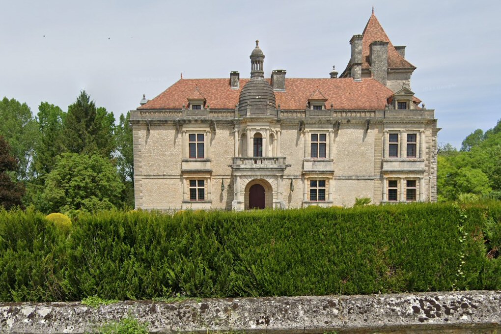 château Neuf à Marthon: visible de la rue du Moulin