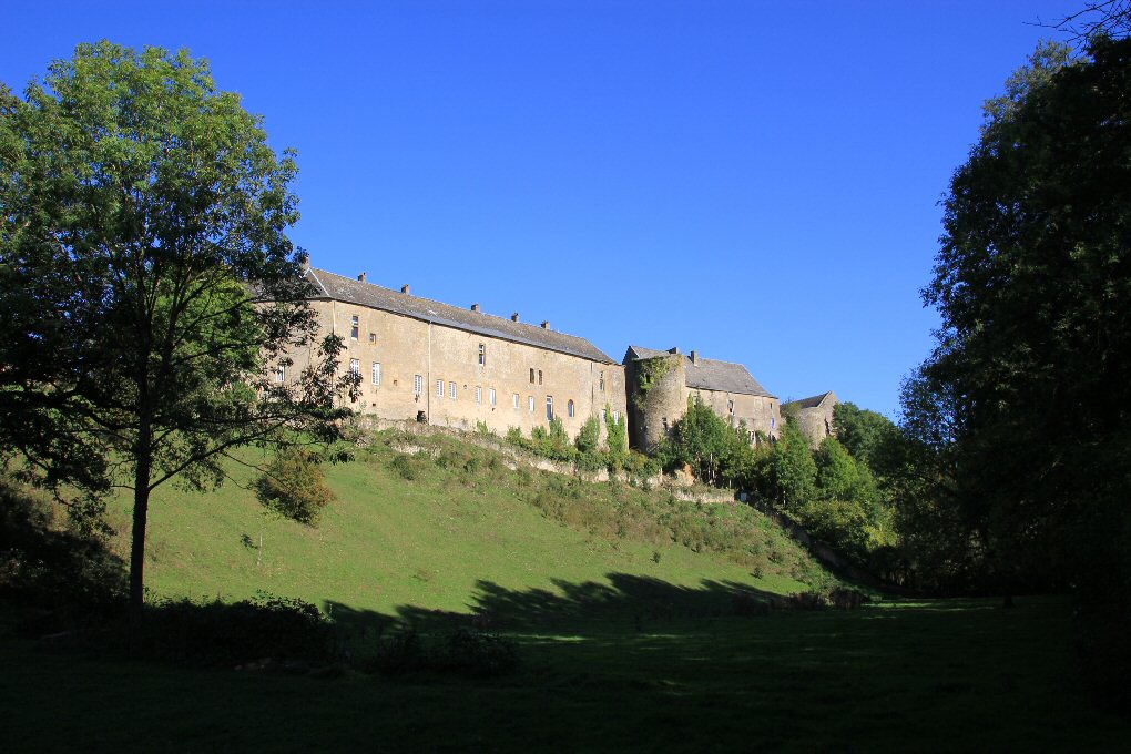 chateau de Roussy le Village, visible de l'extérieur