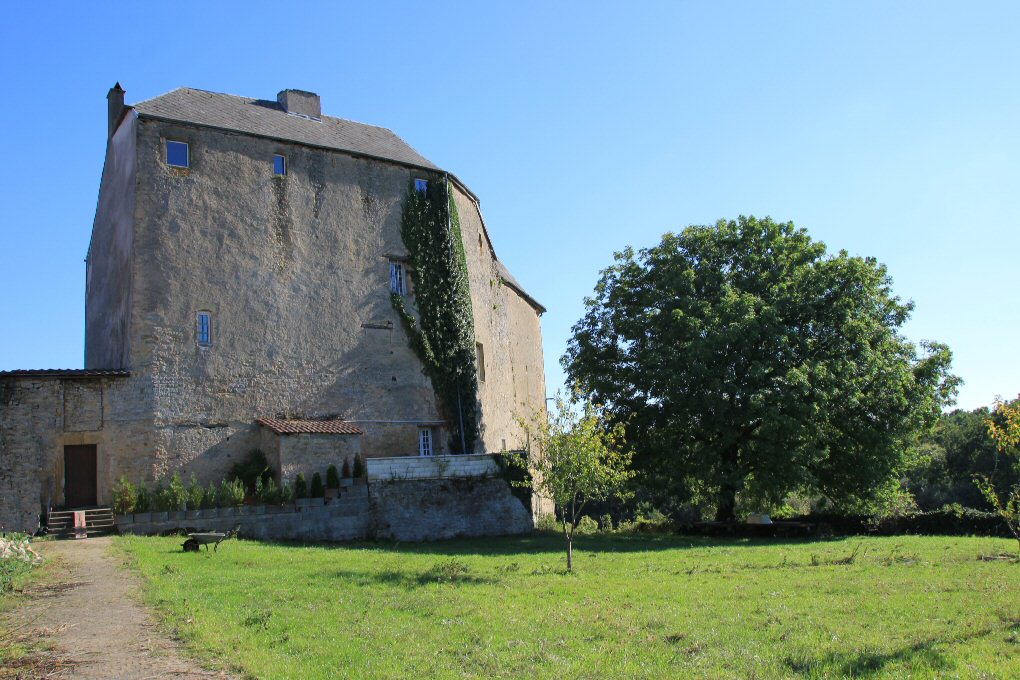 chateau de Roussy le Village, visible de l'extérieur