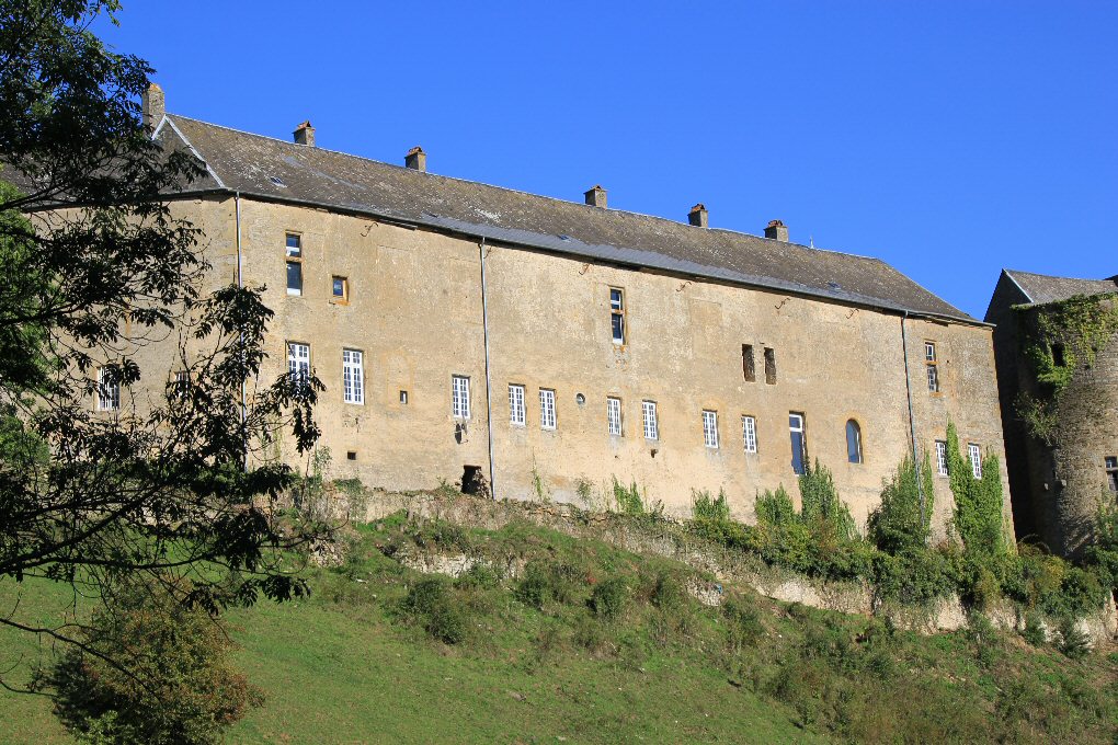 chateau de Roussy le Village, visible de l'extérieur