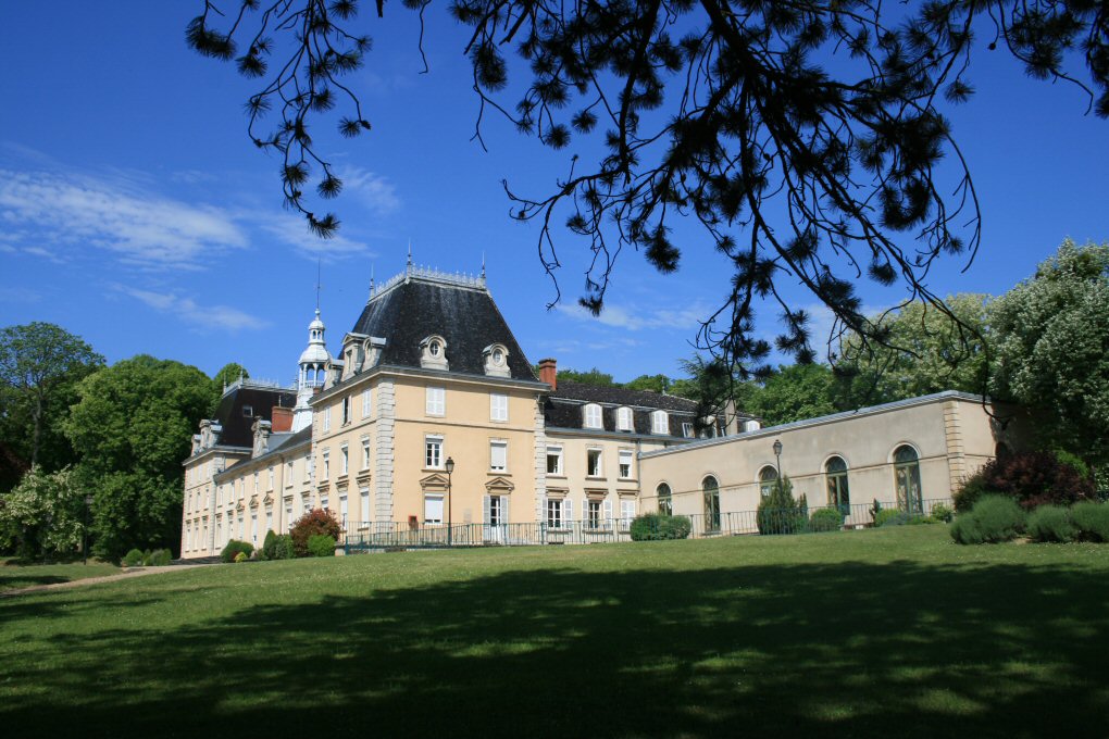 chateau Saint Jean le Priche à Macon, maison de retraite