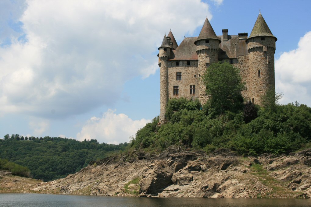 château de Val à Lanobre : ouvert au public