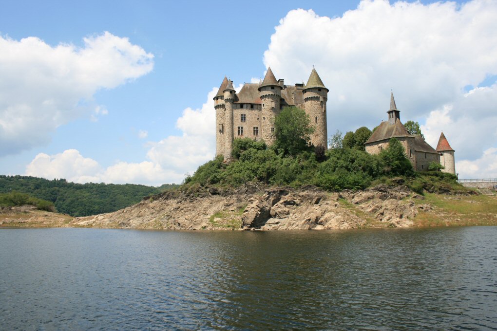 château de Val à Lanobre : ouvert au public