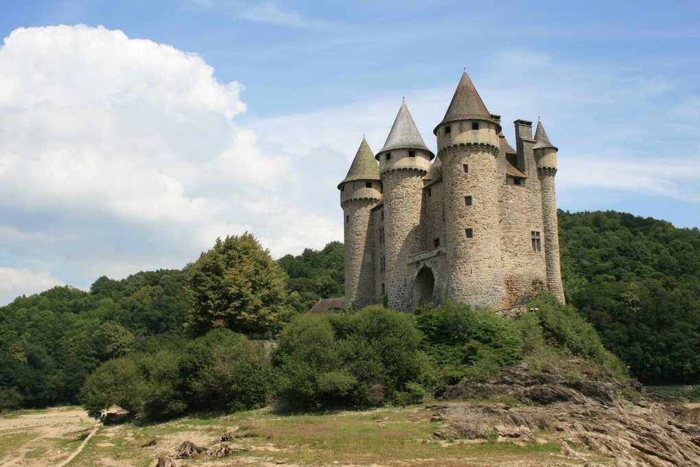 château de Val à Lanobre : ouvert au public