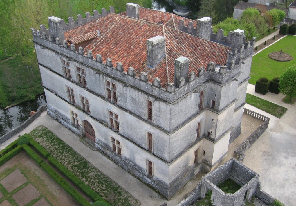 chateau de Bourdeilles, ouvert au public visites voir le site