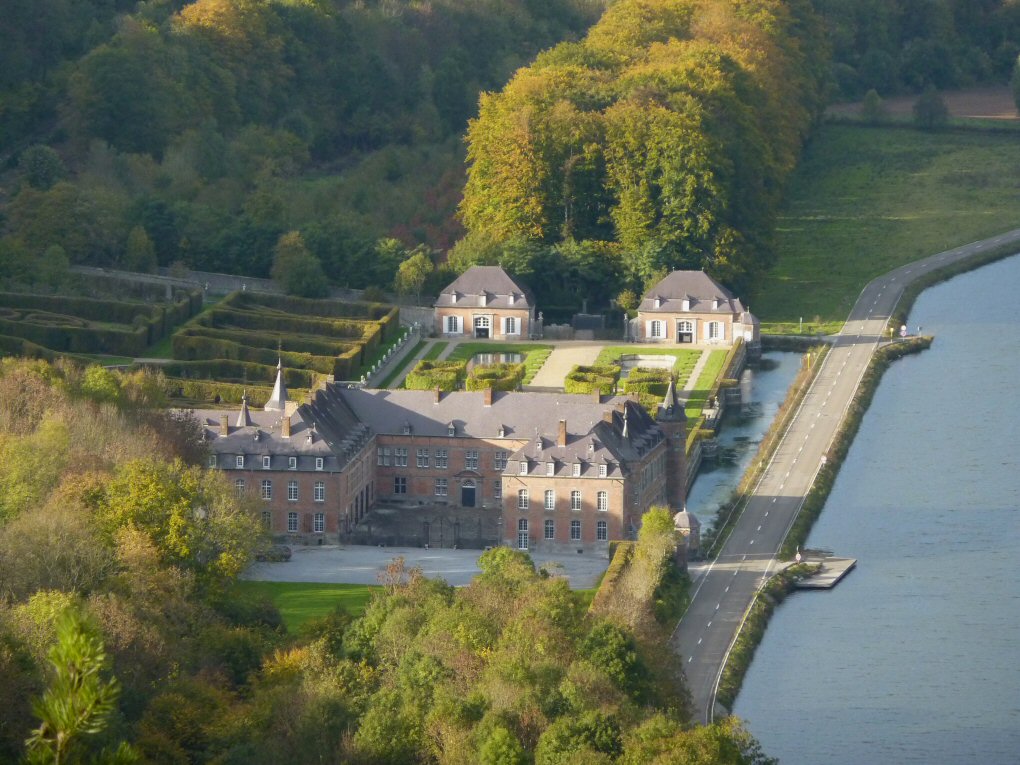 chateau de Freÿr : ouvert au public visite voir le site