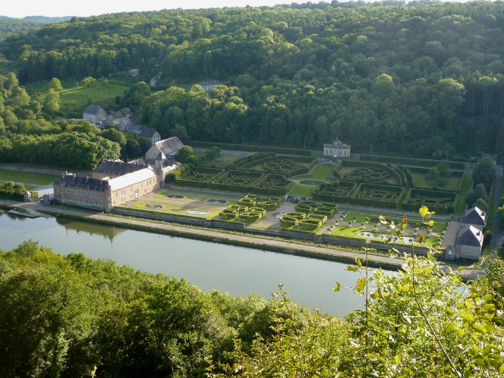 chateau de Freÿr : ouvert au public visite voir le site