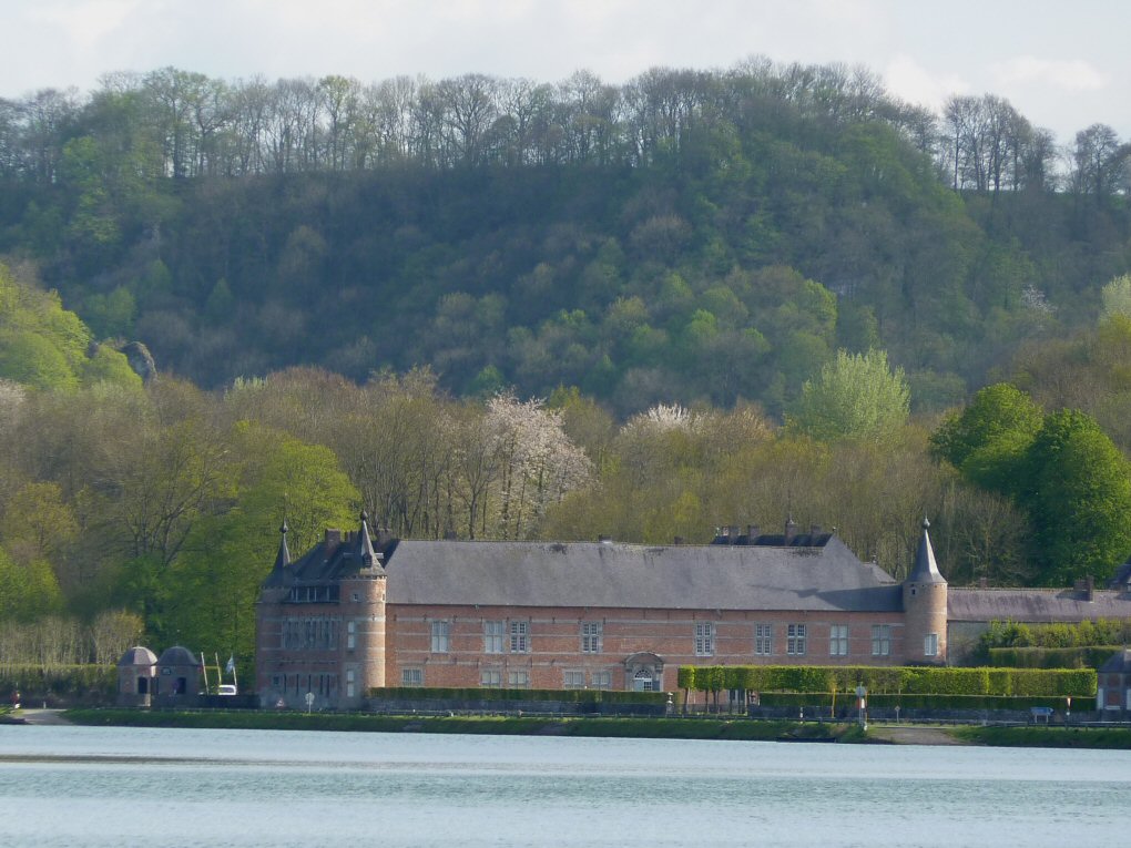 chateau de Freÿr : ouvert au public visite voir le site