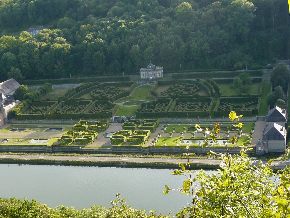 chateau de Freÿr : ouvert au public visite voir le site