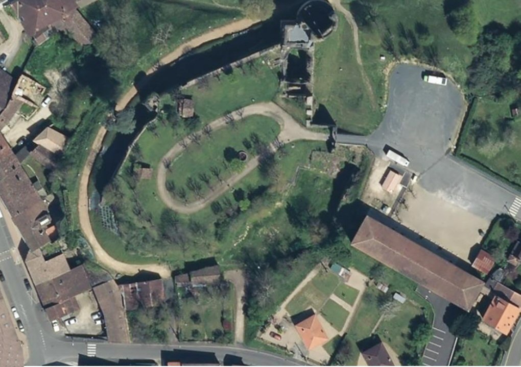 chateau de Montguyon, inscrit MH par arrêté du 23 juillet 2004