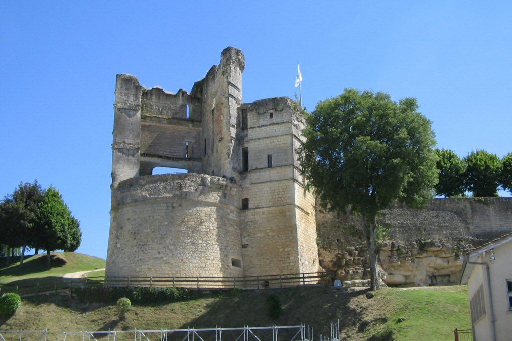 chateau de Montguyon, inscrit MH par arrêté du 23 juillet 2004