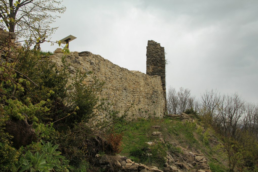 chateau d'Oliferne a Vescles, ouvert au public (vestiges)