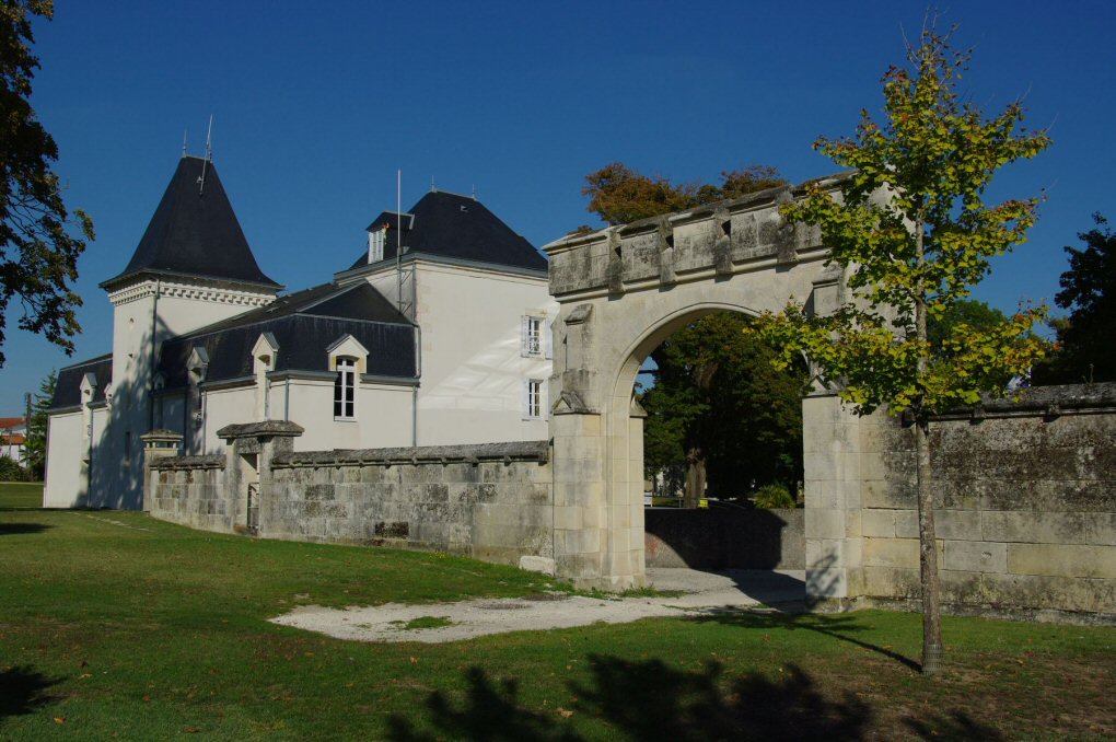 chateau de Vaux sur Mer, accueille la mairie aujourd'hui