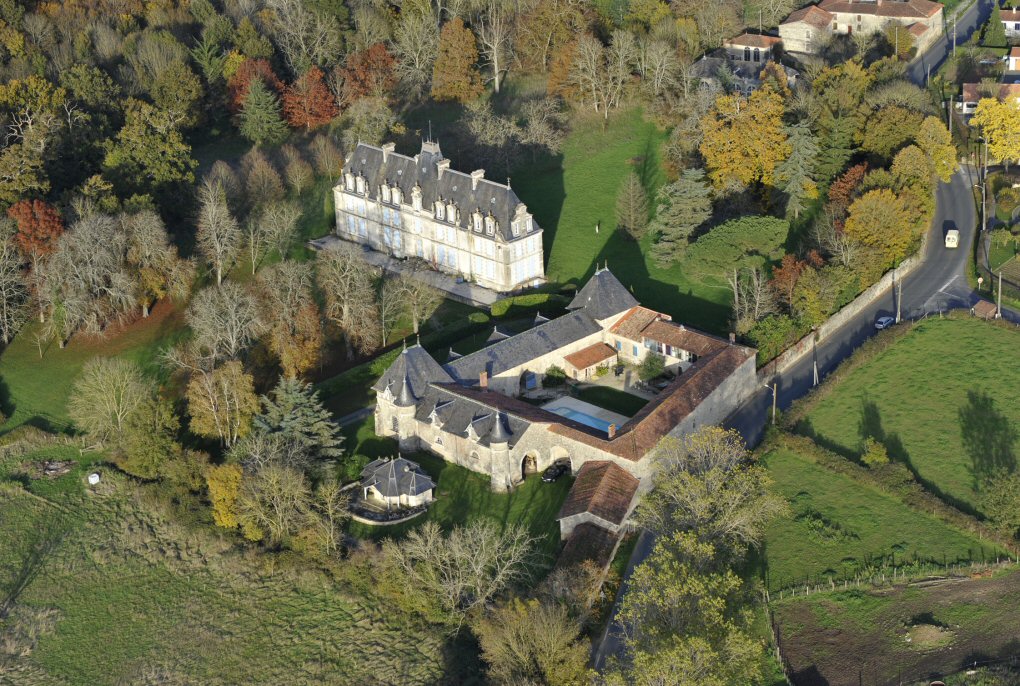 chateau des Chassenon à Xanton-Chassenon : fontaine classée MH