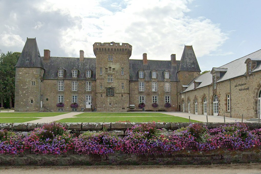 chateau de Ranes, accueille le musée de la préhistoire
