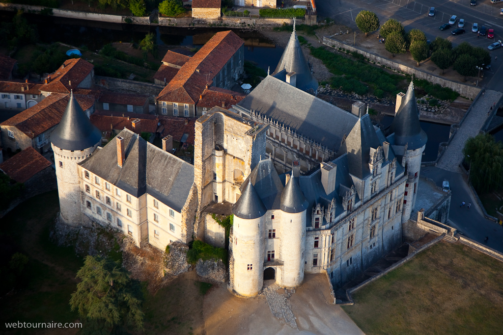 photos du chateau de La Rochefoucauld, photos aériennes