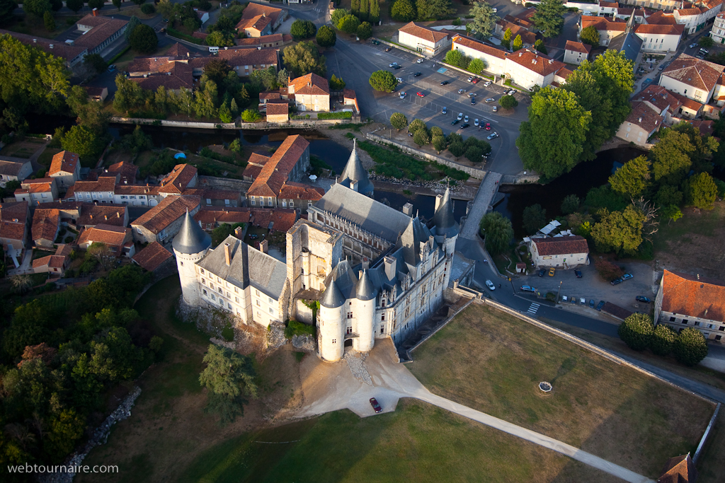 photos du chateau de La Rochefoucauld, photos aériennes