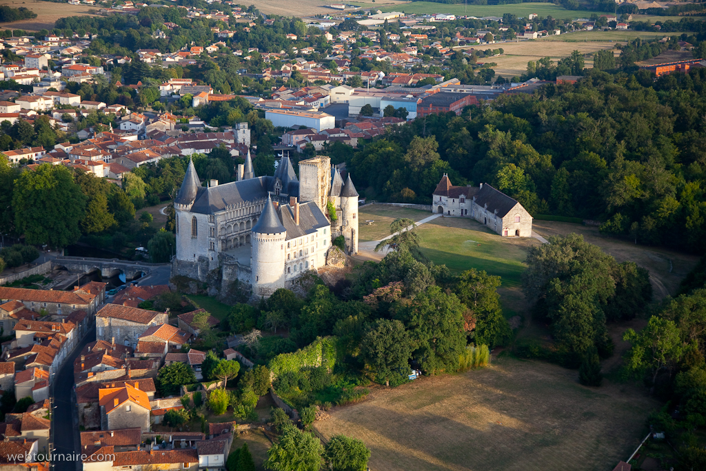 photos du chateau de La Rochefoucauld, photos aériennes