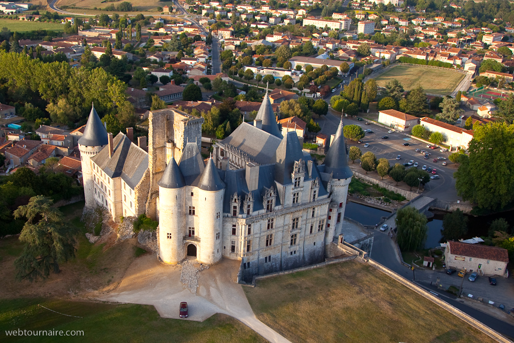 photos du chateau de La Rochefoucauld, photos aériennes
