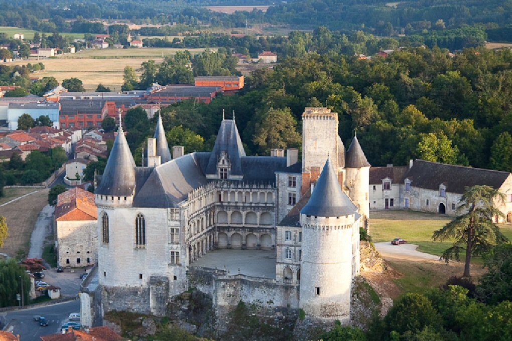 photos du chateau de La Rochefoucauld, photos aériennes
