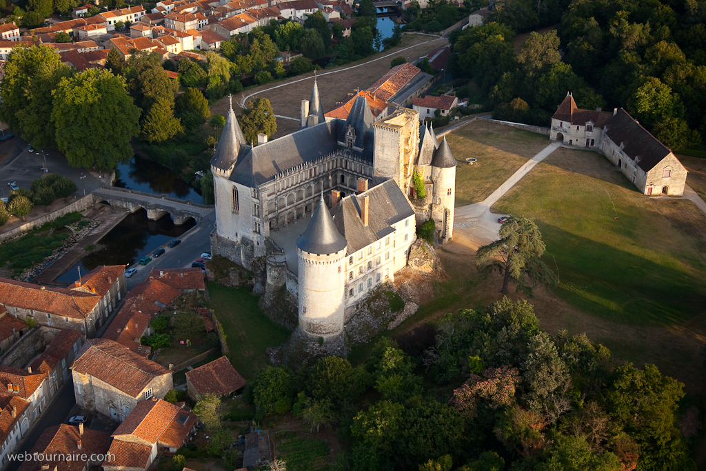photos du chateau de La Rochefoucauld, photos aériennes