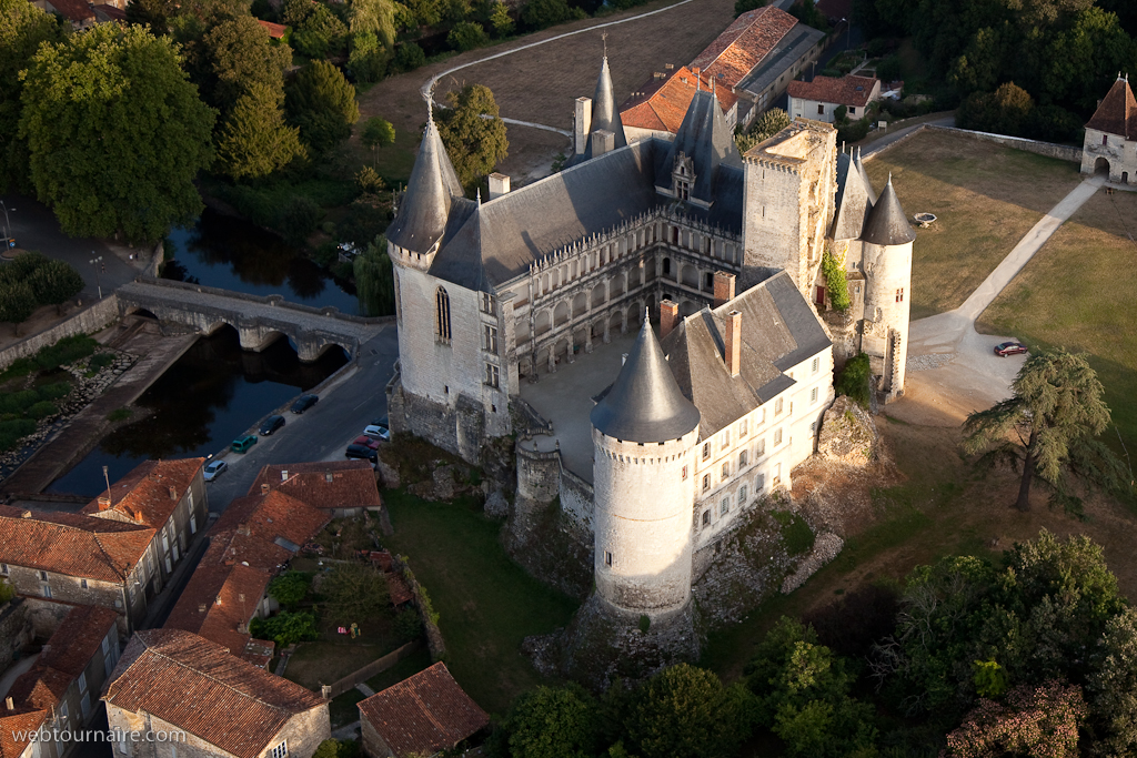 photos du chateau de La Rochefoucauld, photos aériennes