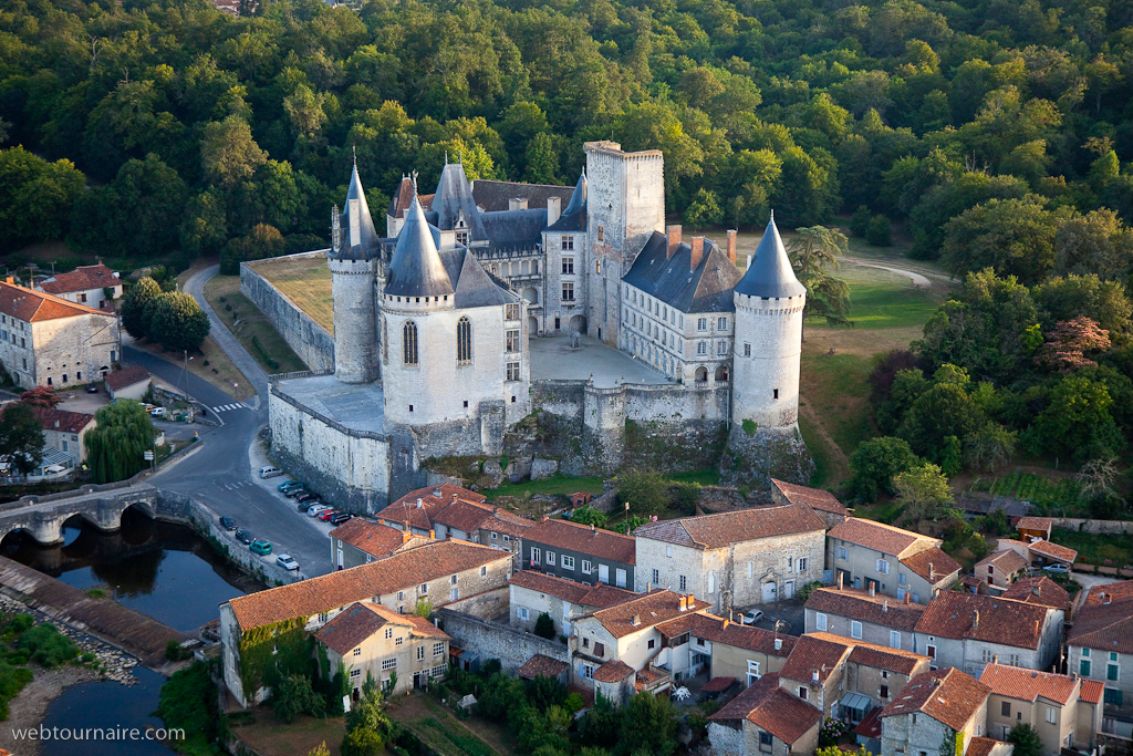 photos du chateau de La Rochefoucauld, photos aériennes