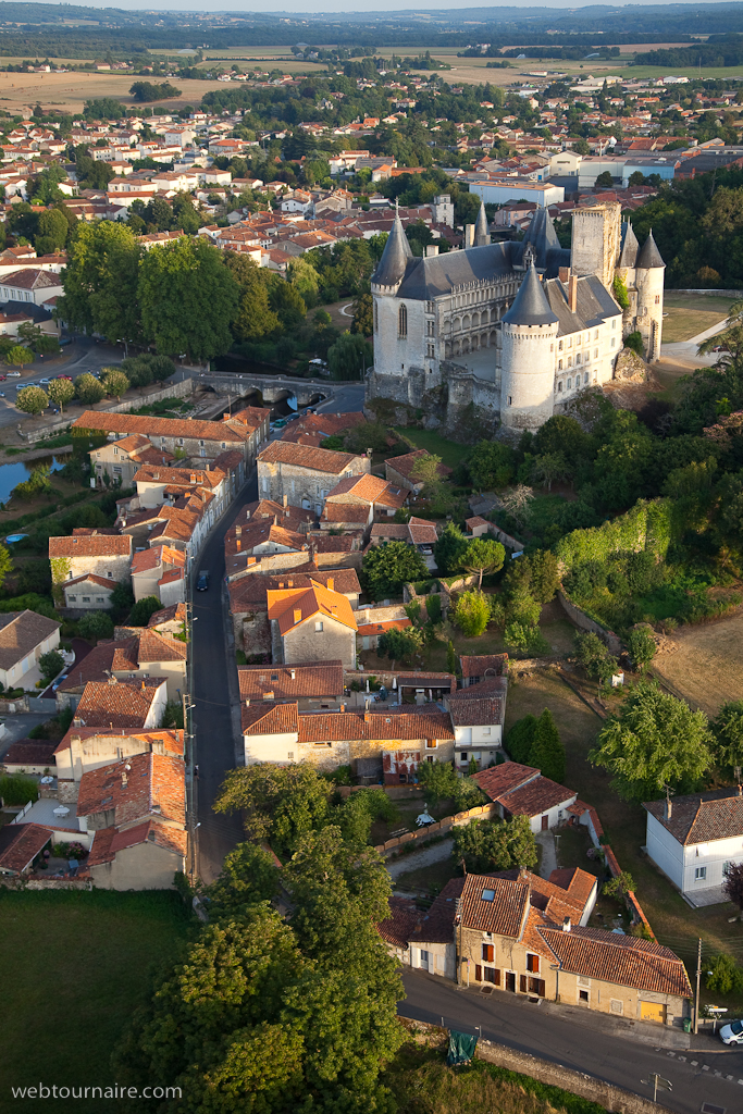 photos du chateau de La Rochefoucauld, photos aériennes