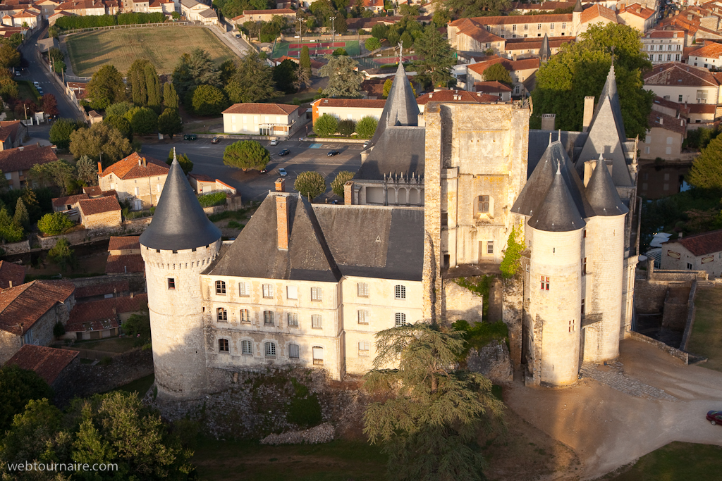 photos du chateau de La Rochefoucauld, photos aériennes