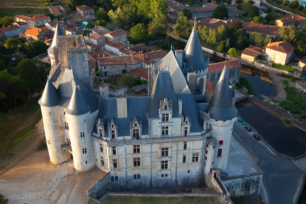photos du chateau de La Rochefoucauld, photos aériennes