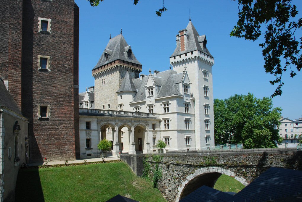 chateau de Pau : ouvert au public visites voir le site
