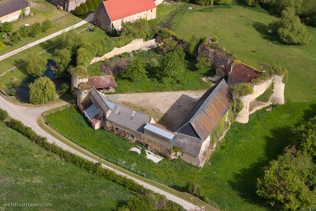 chateau de Courcy, inscrit MH par arrêté du 7 février 1975