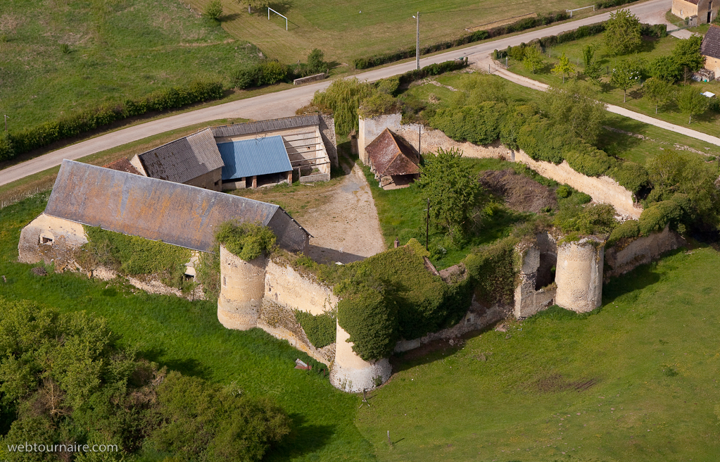 chateau de Courcy, inscrit MH par arrêté du 7 février 1975