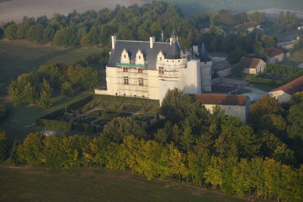 chateau de la Roche du Maine à Prinçay: classé MH en 1914