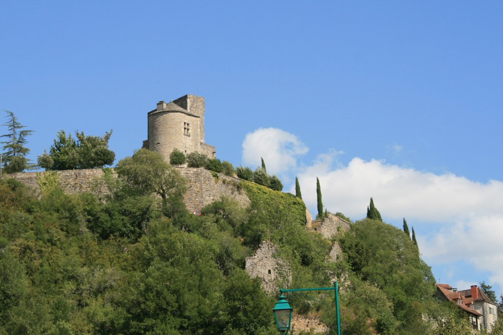 chateau de Montbrun Lot, classé MH par arrêté du 28 décembre 1984