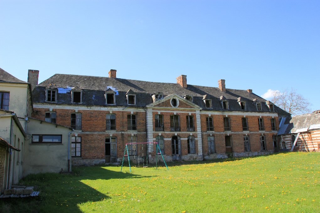 chateau du Plouy à Vismes, en très mauvais état à l'abandon