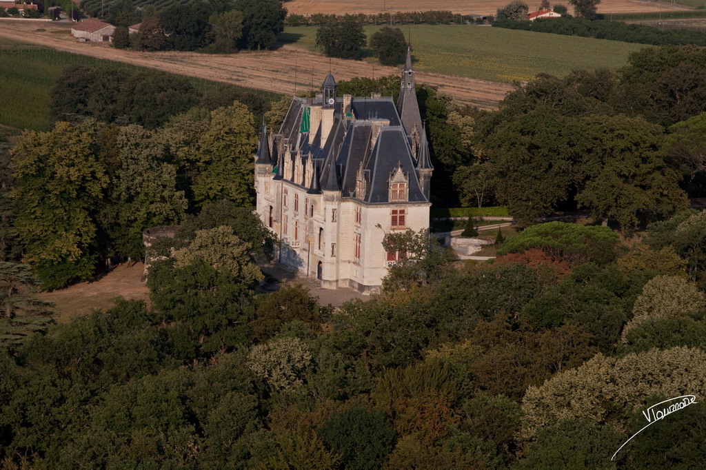 chateau Saint Roch - Le Pin, classé MH le 10 mai 1988