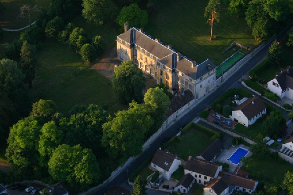 chateau de Viarmes : accueille la mairie aujourd'hui